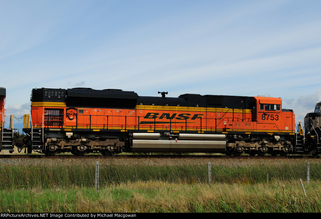 BNSF 8753